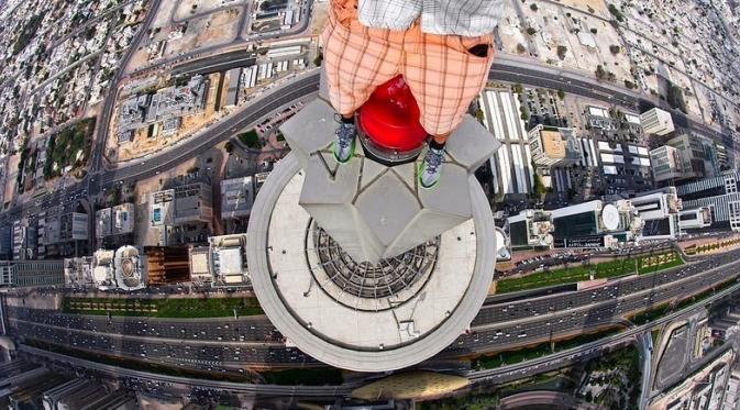 Selfie Terekstrem yang Dilakukan di Puncak Gedung Pencakar Langit ...